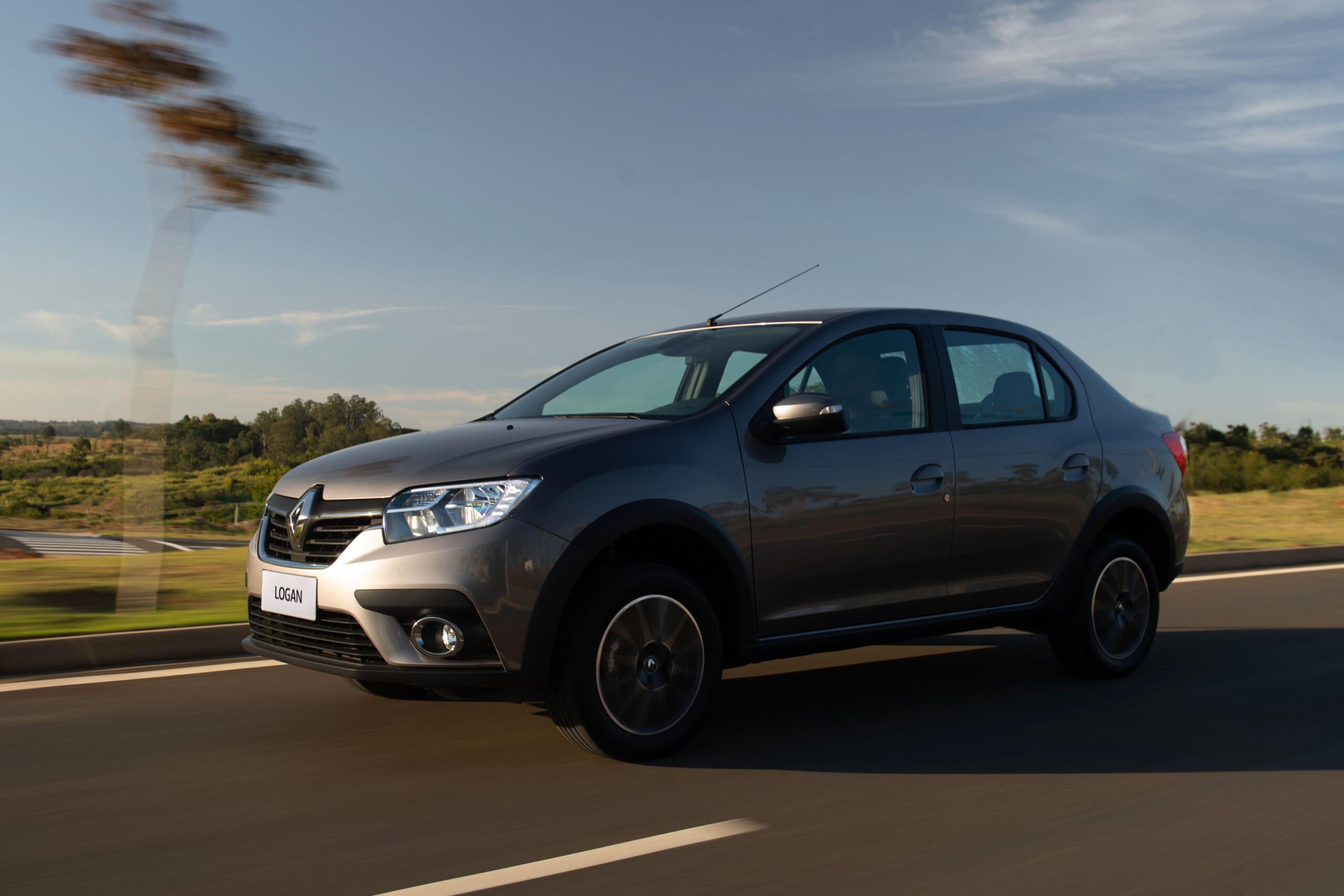 Lada Logan готовится к дебюту. В «АвтоВАЗ» сообщили, когда будет ...