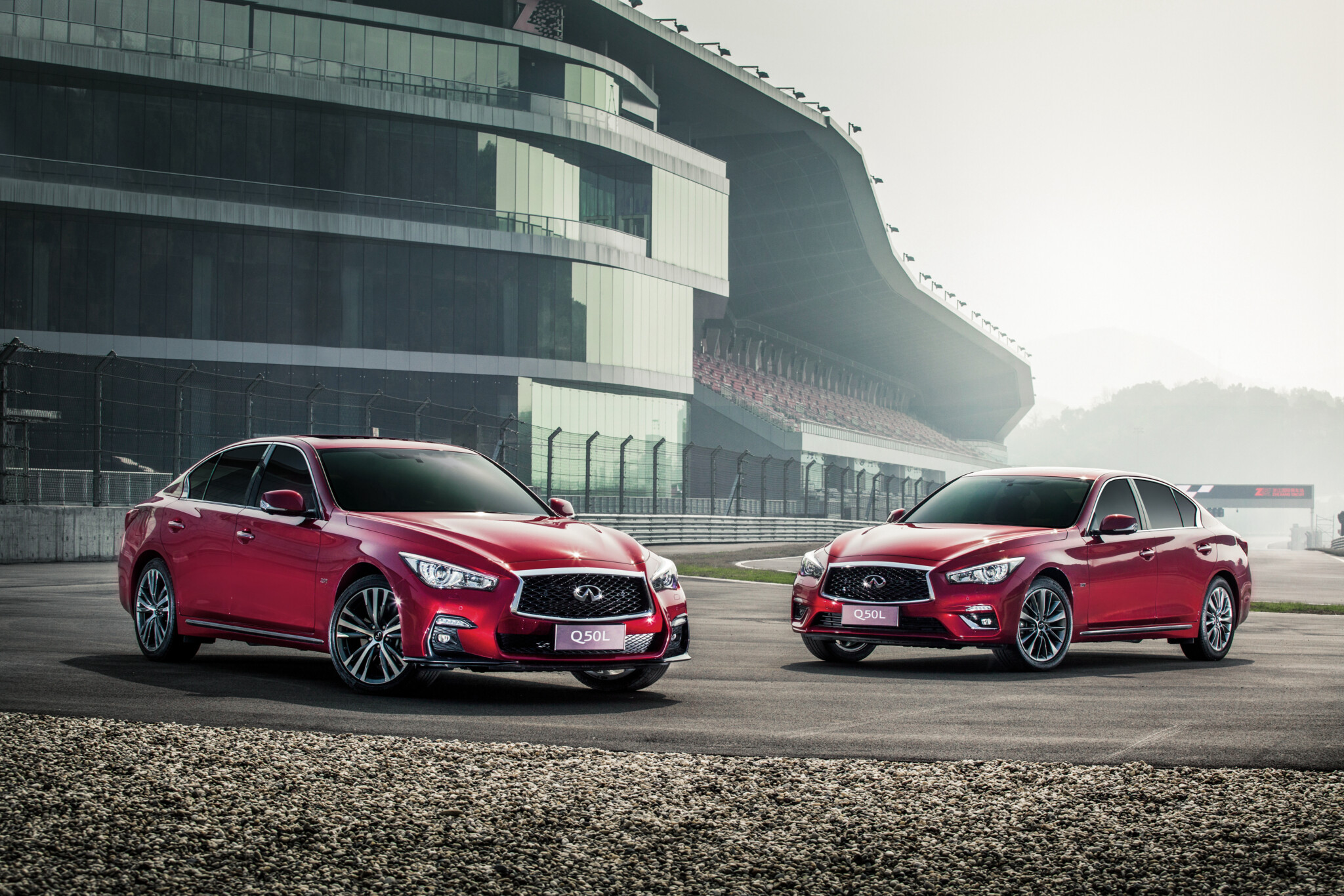 Infiniti Q50L 2021 стал интеллектуальнее и мощнее