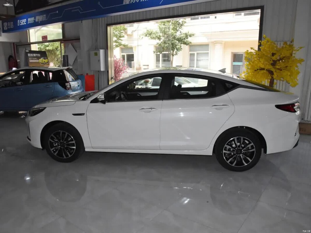 На рынок вышел новый электрокар JAC SiHao E50A 2021