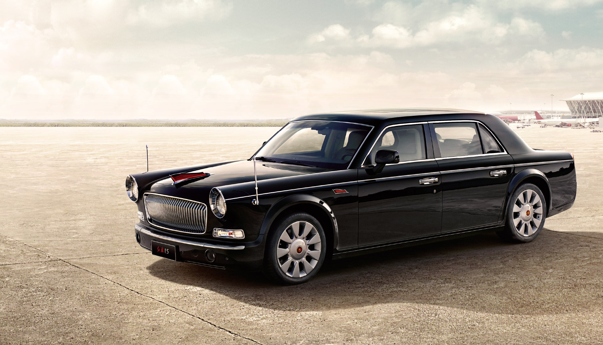 Hongqi L5 2024 показали на шпионских фото во время испытний