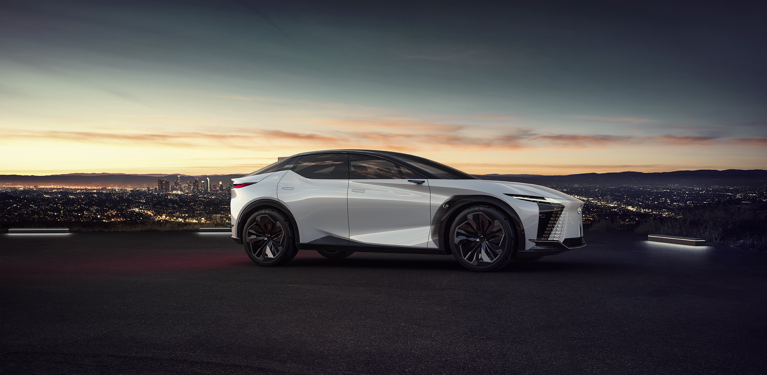 На рендерах показан дизайн серийной версии Lexus LF-Z 2022