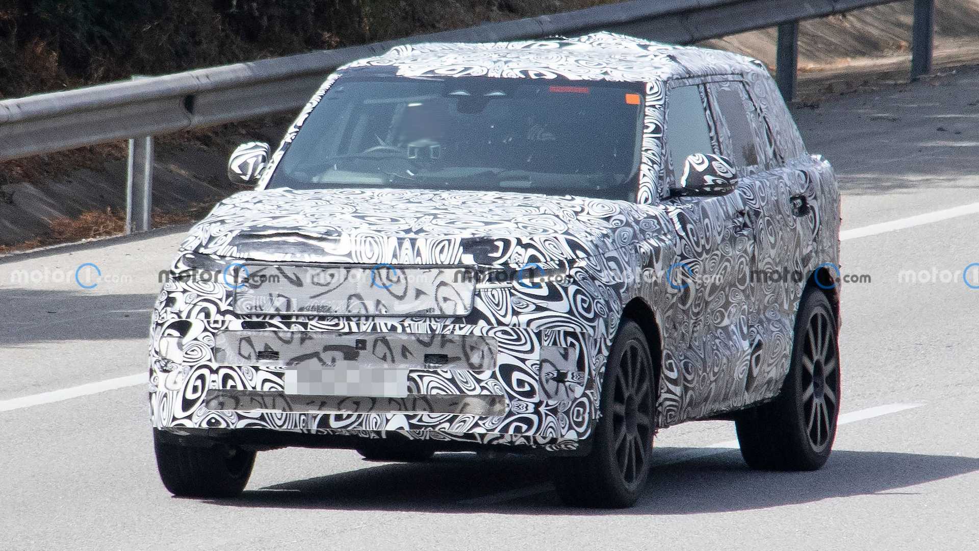 На видео показали новый Land Rover Range Rover Sport SVR 2023