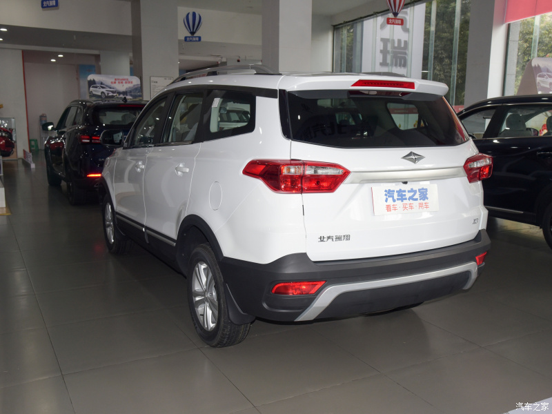 BAIC Ruixiang X3 2022 поступил в продажу на рынке Китая