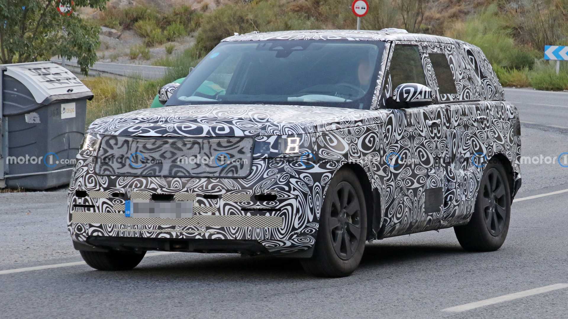Land Rover Range Rover Sport SVR 2023 замечен на тестах