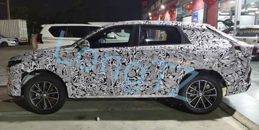 Exeed Stellar 2022 впервые показали на "живых" фото