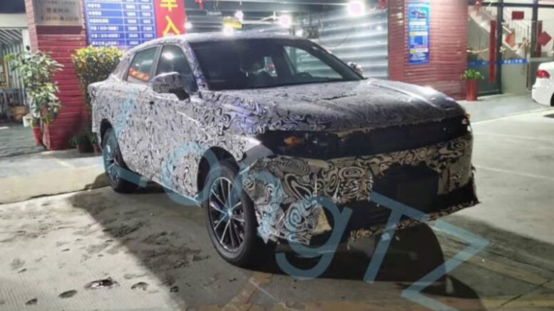 Exeed Stellar 2022 впервые показали на "живых" фото