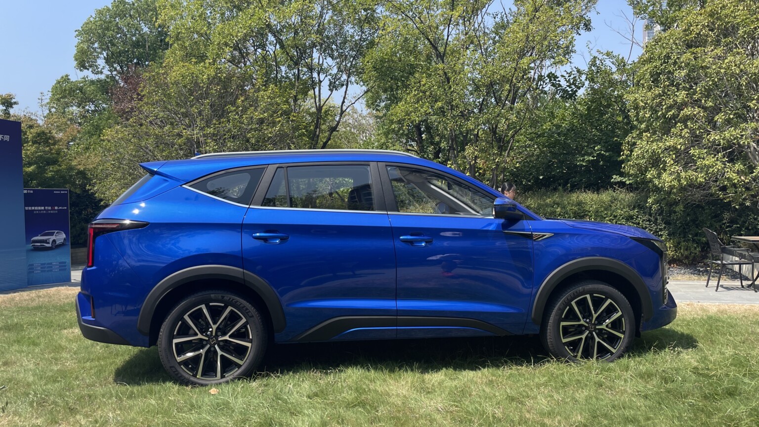 JAC Sehol X8 Plus 2023: опубликованы «живые» фото