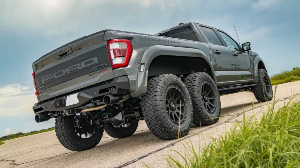 VelociRaptor 6x6 2023 дебютировал официально