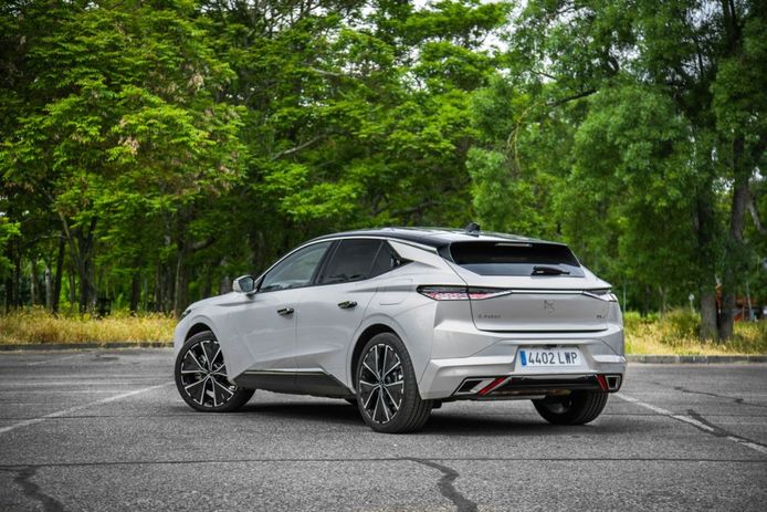 DS 4 2022 доступен в новом исполнении E-Tense