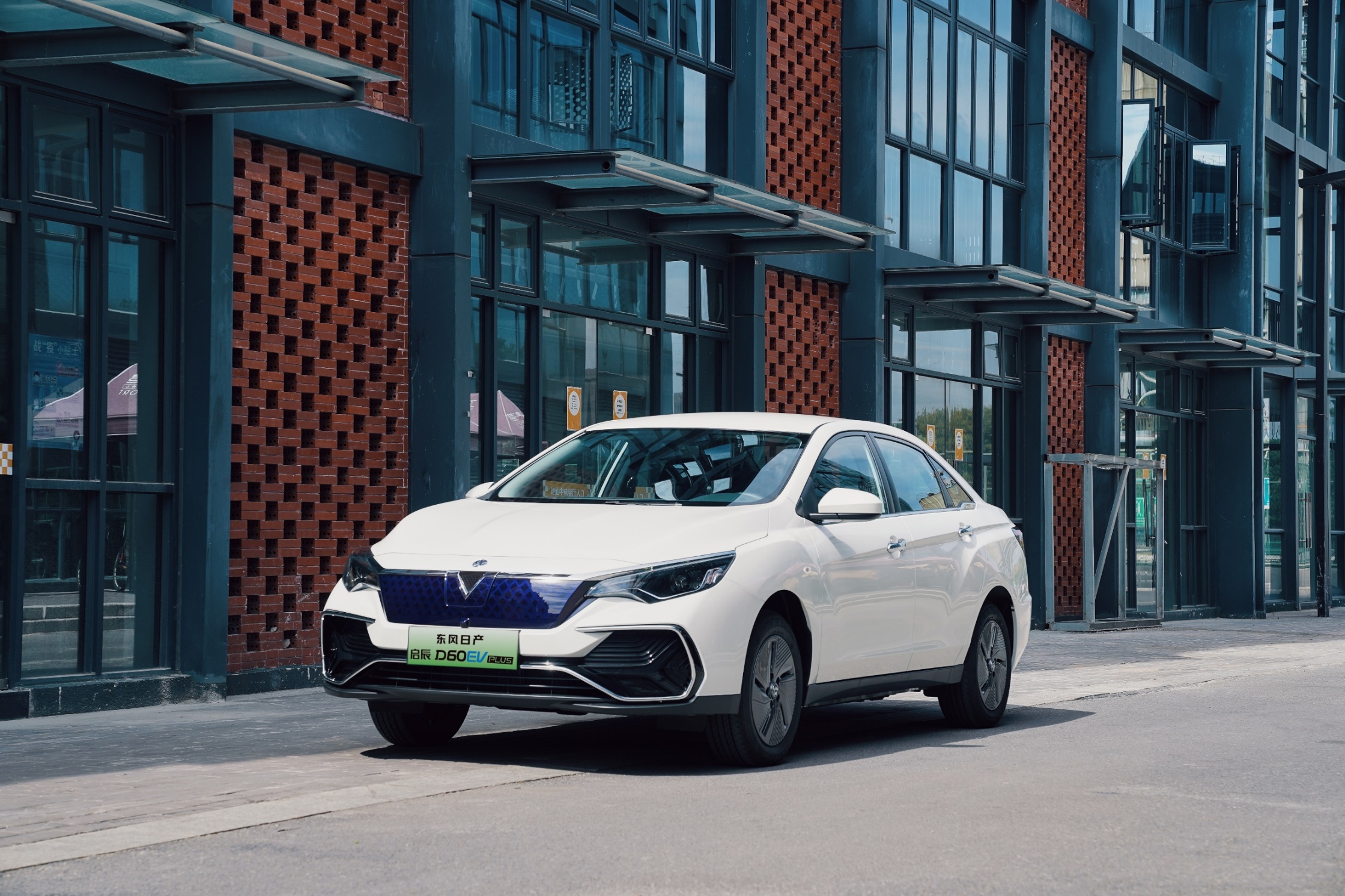 Venucia D60 EV Plus 2023 официально продается в Китае