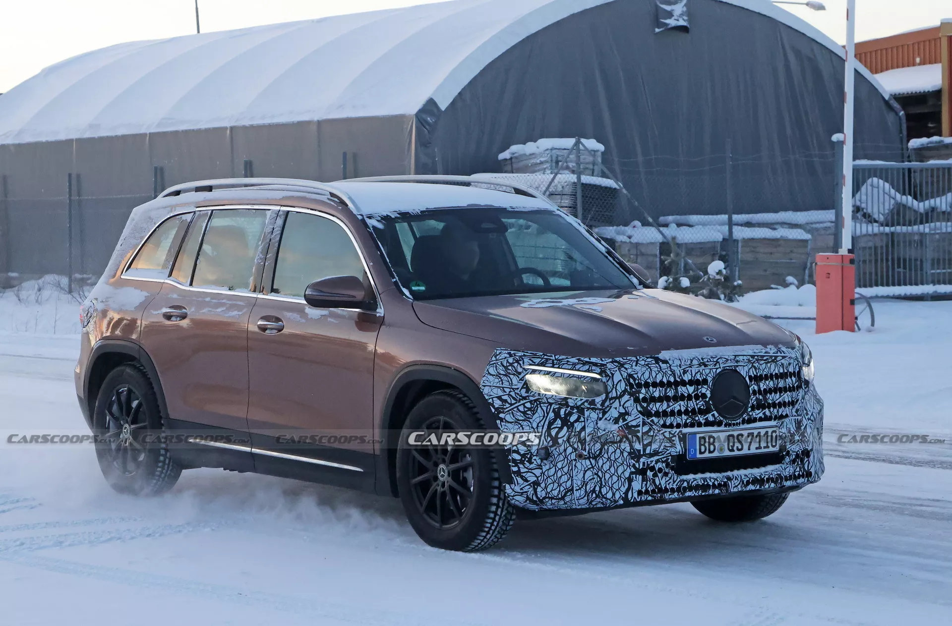 Mercedes-Benz GLB 2023 попал в поле зрения фотошпионов
