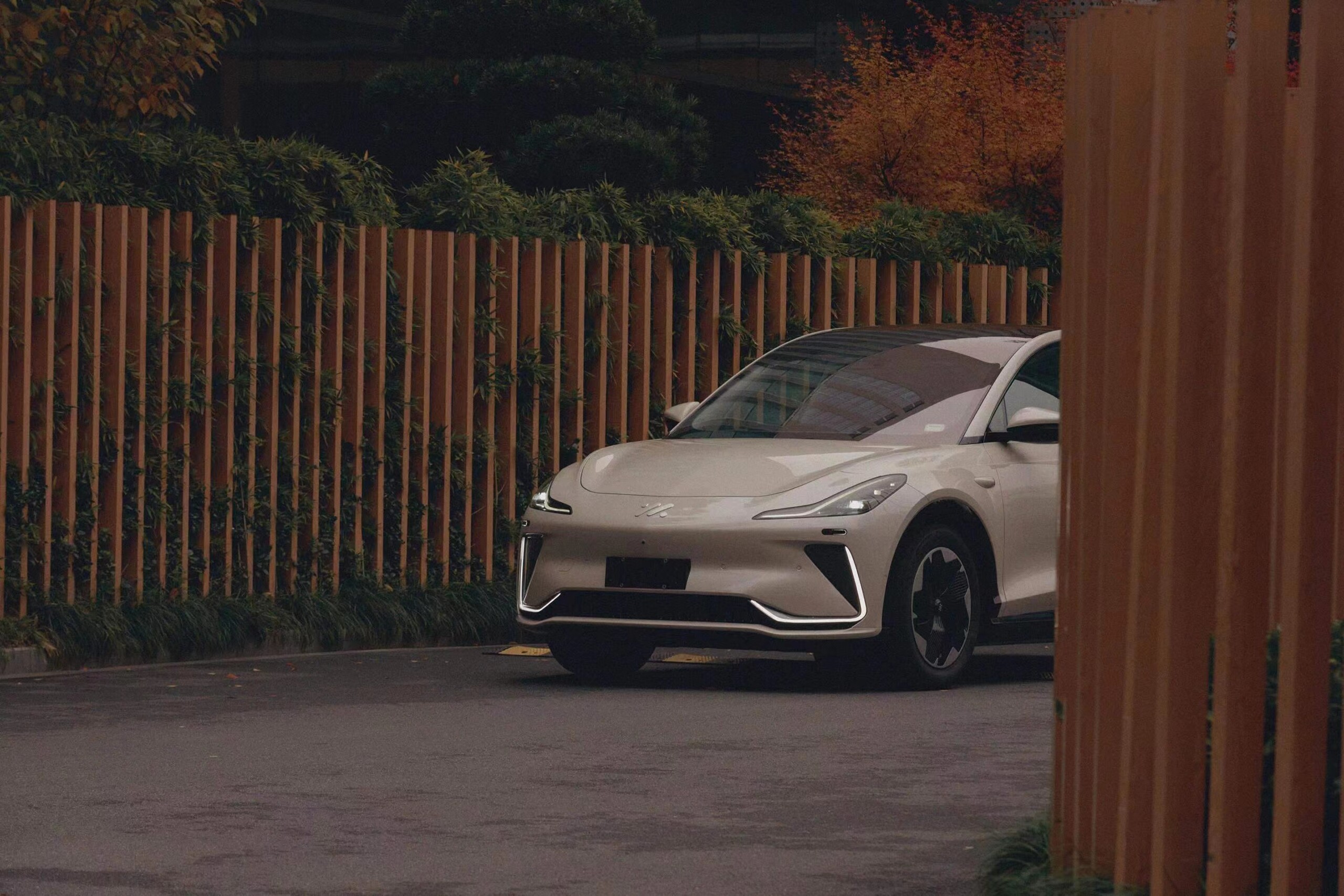 Zhiji LS7 2023 готовится к официальному дебюту