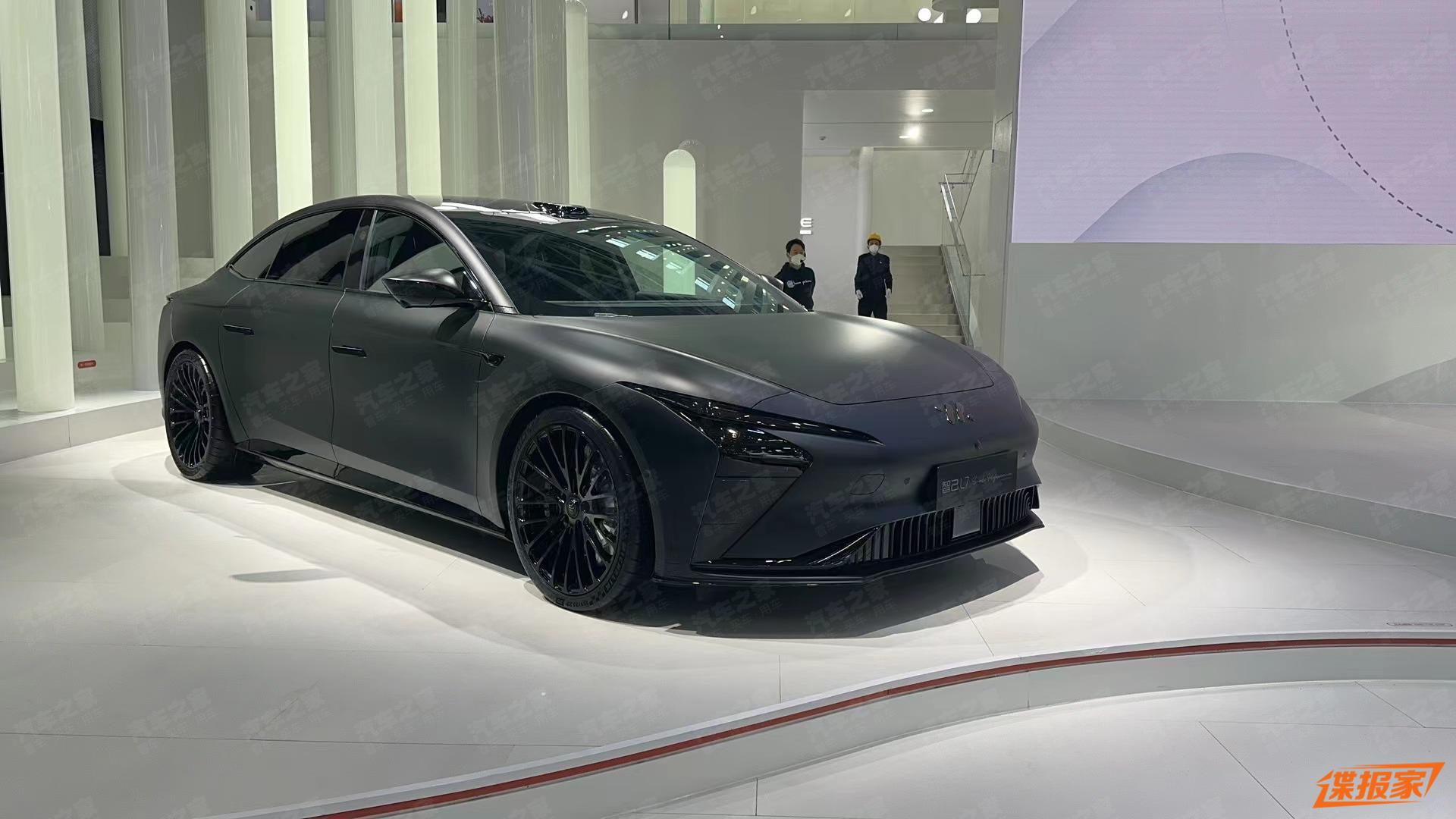 Zhiji L7 2023 показан на "живых" фото в версии Snake Performance