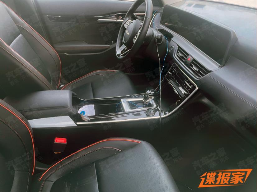 Kia KX3 2024: на шпионских фото раскрыт салон кросса