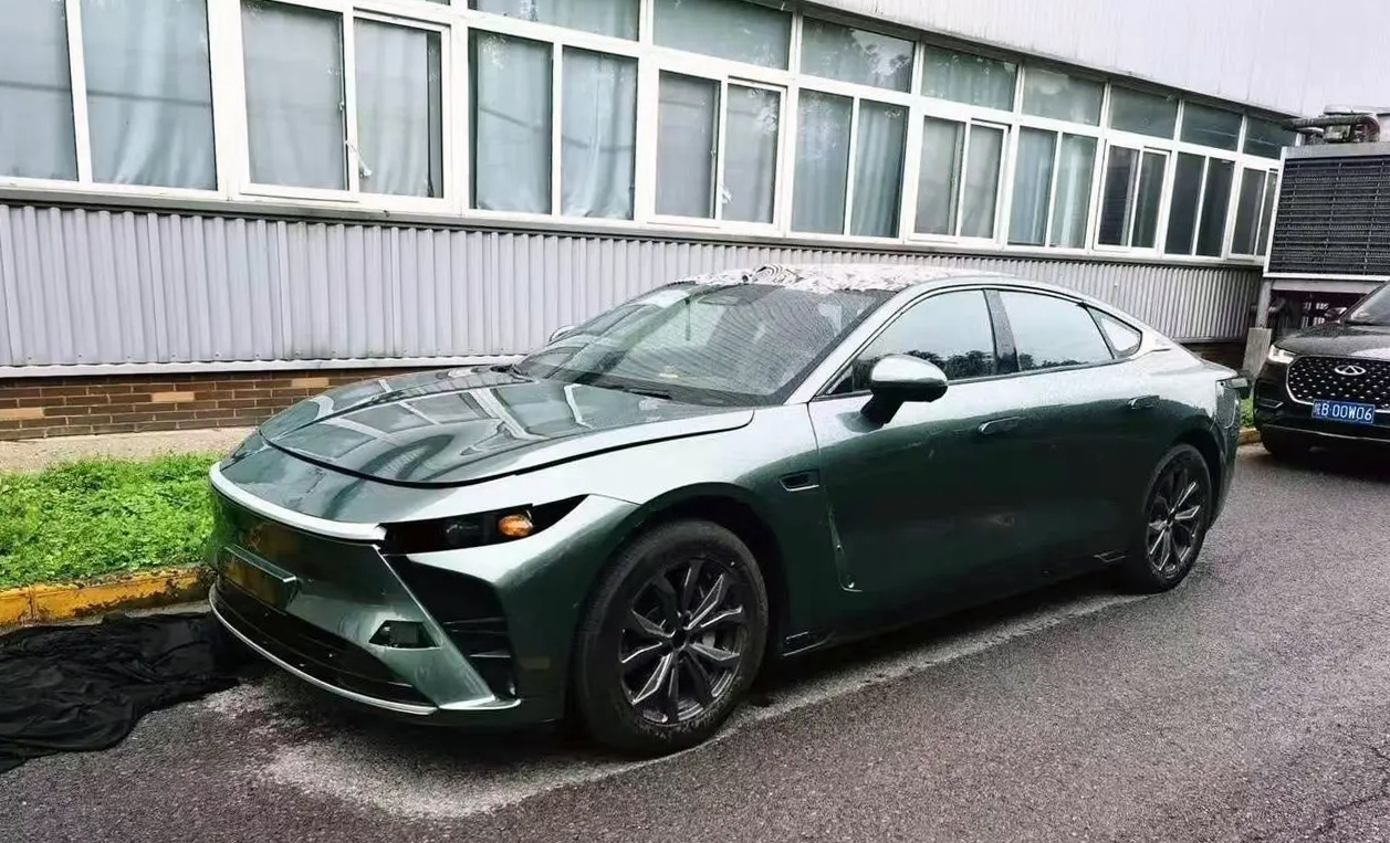 Exeed E03 2024 показали на первом реальном фото