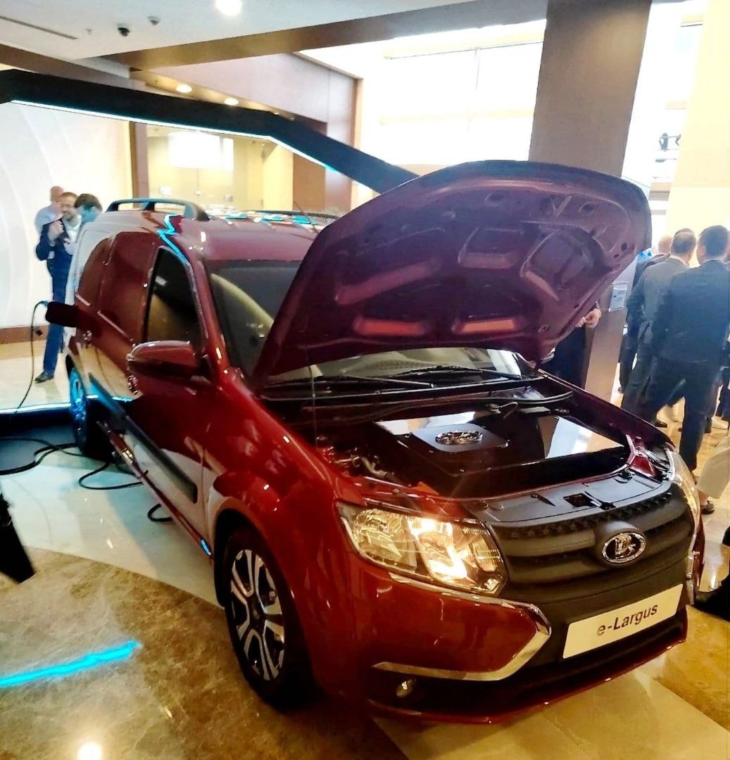 LADA e-Largus 2024 представлена в Сочи вживую
