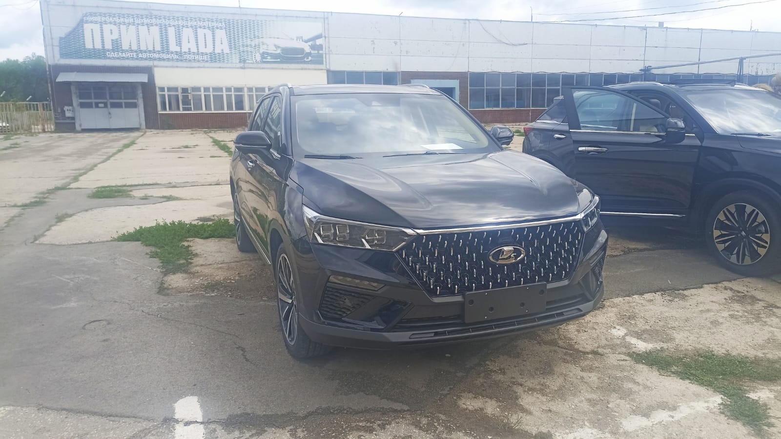 Lada X-Cross 5 2024 появился у дилера: "живые" фото кросса