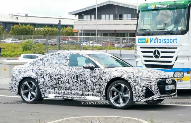 Audi RS7 2025: опубликованы шпионские фото модели