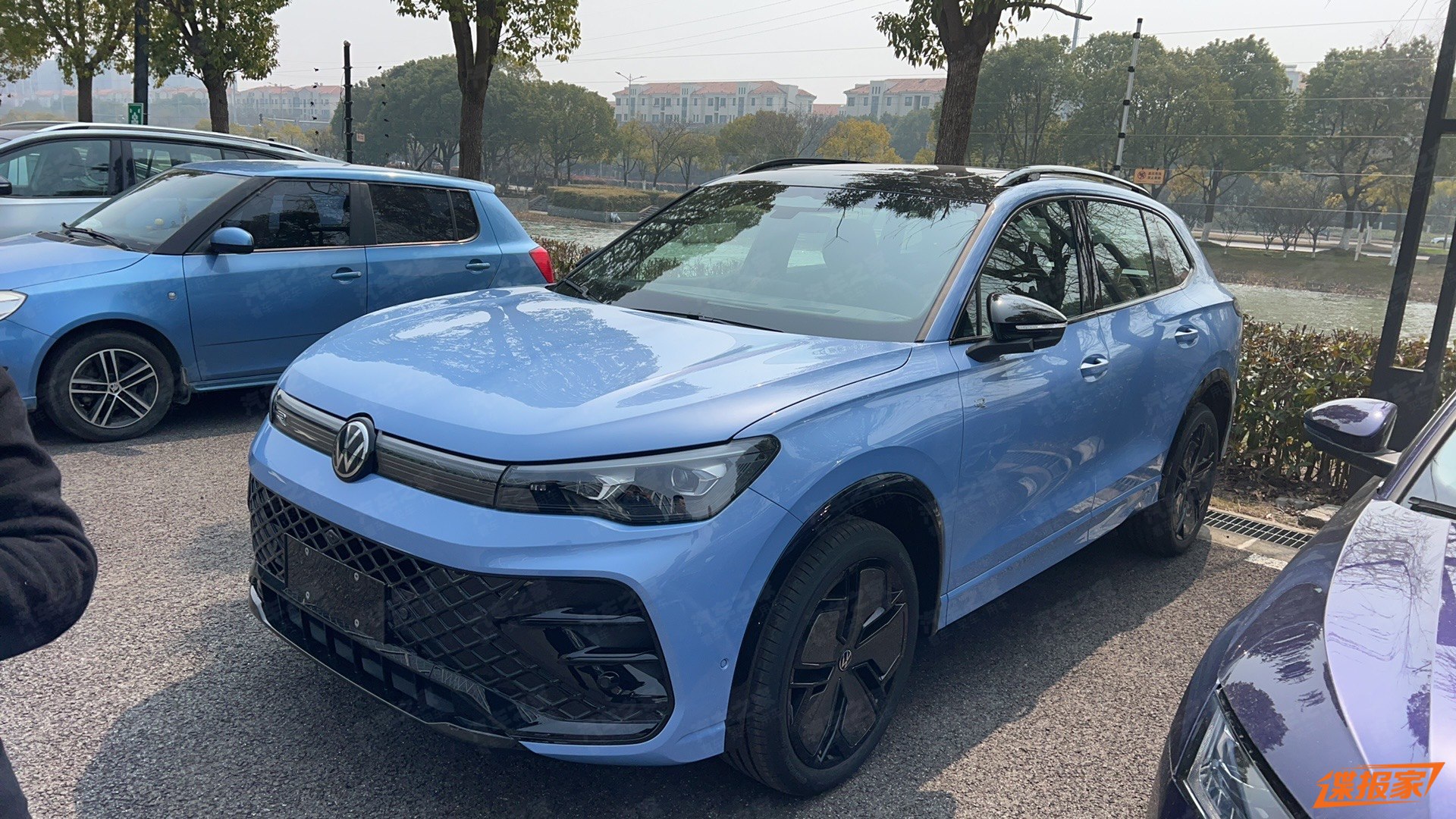 Volkswagen Tiguan L Pro 2025 показали на "живых" фото