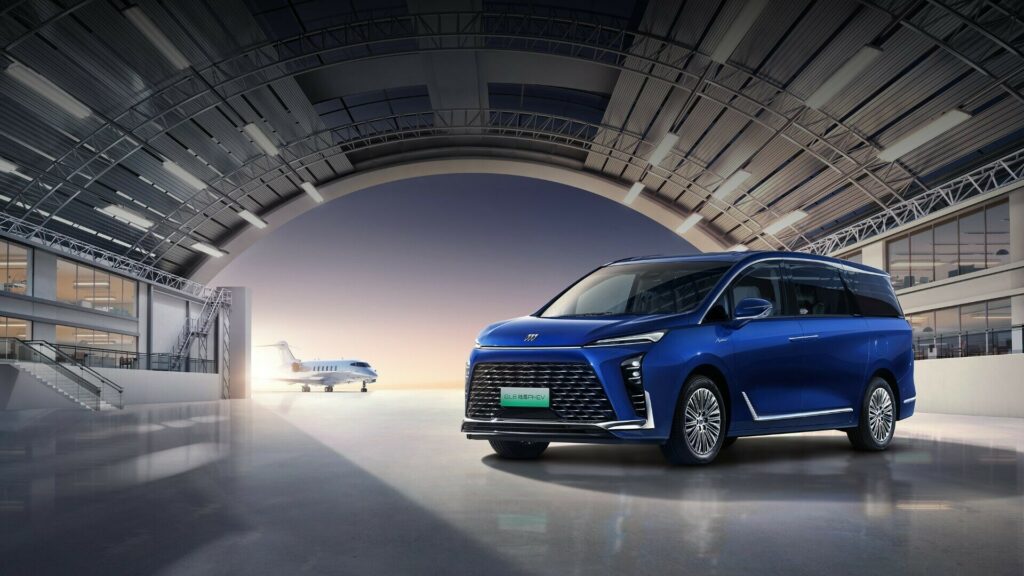 Buick GL8 2025 - один из лучших минивэнов обновился