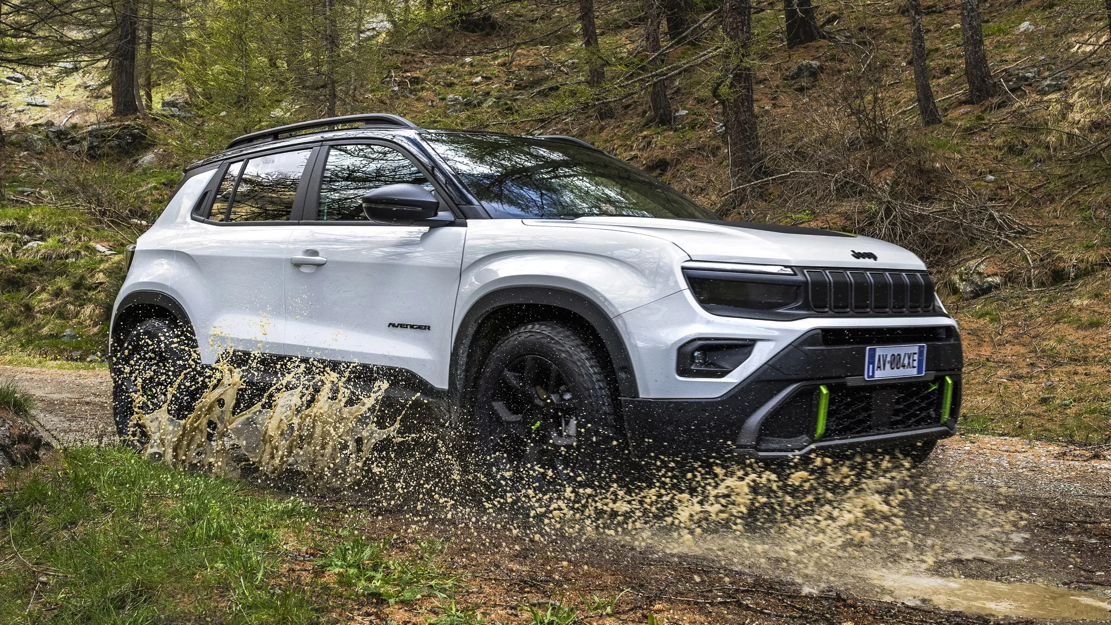 Самый дешевый кроссовер Jeep стал настоящим конкурентом Duster ...