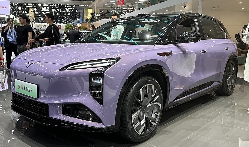 FAW представил новый внедорожник Hongqi EHS7 2024 с большим аккумулятором, который можно менять ...