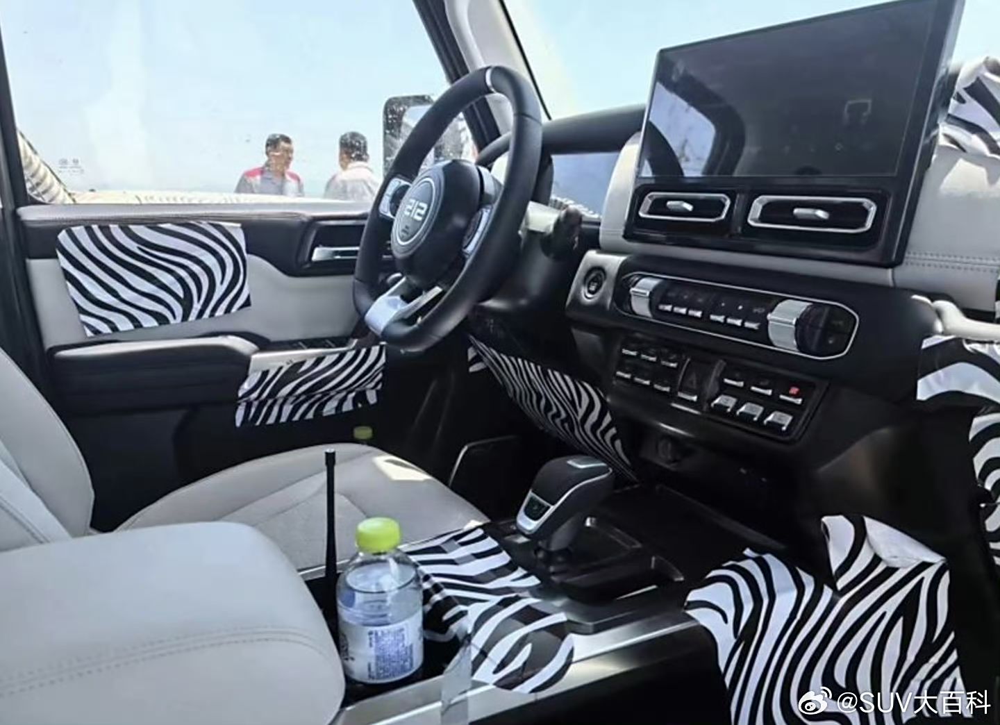 Beijing BJ212 2025: на фото раскрыт салон внедорожника
