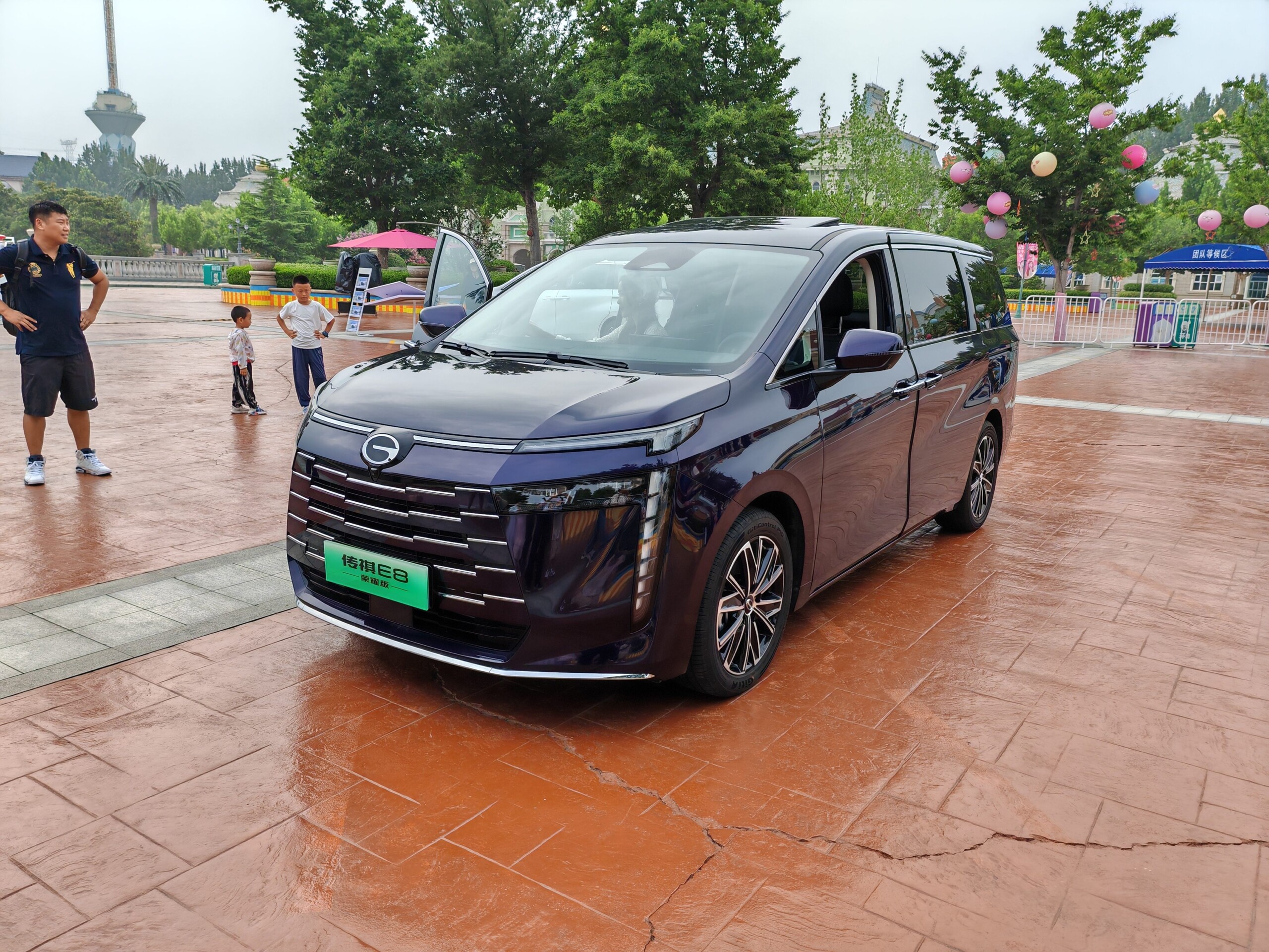 GAC Trumpchi E8 2025 официально продается в Китае