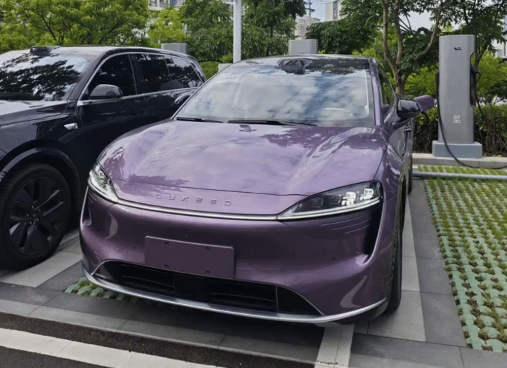 Luxeed R7 2025 перед дебютом показали на шпионских фото