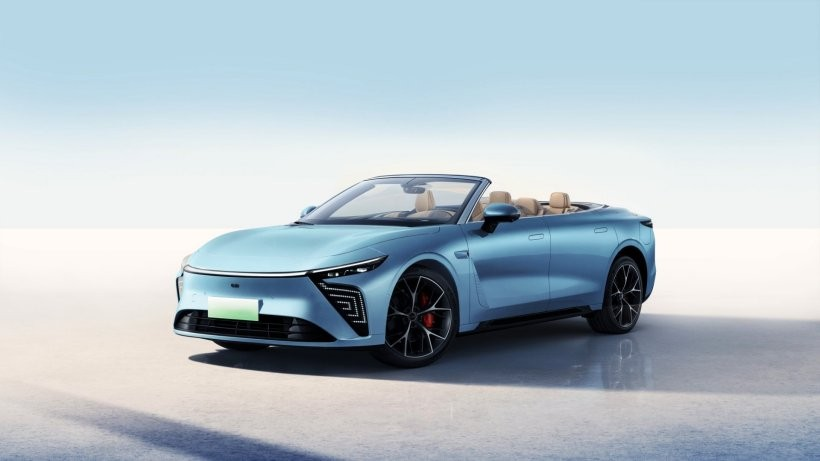 Exeed ES 2025 показали на фото в версии кабриолет