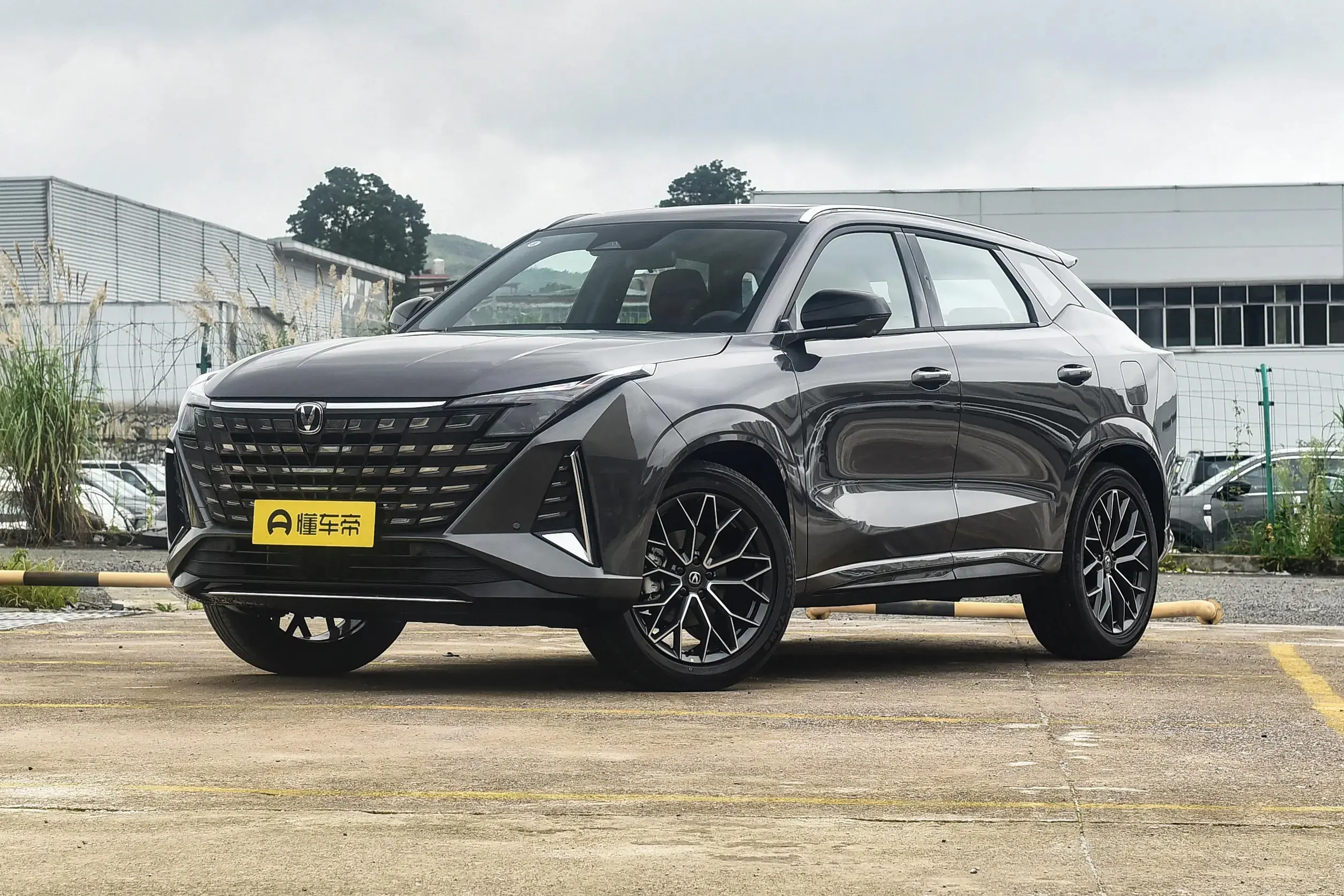 Changan UNI-Z 2025 поступит в продажу 10 августа только с ДВС