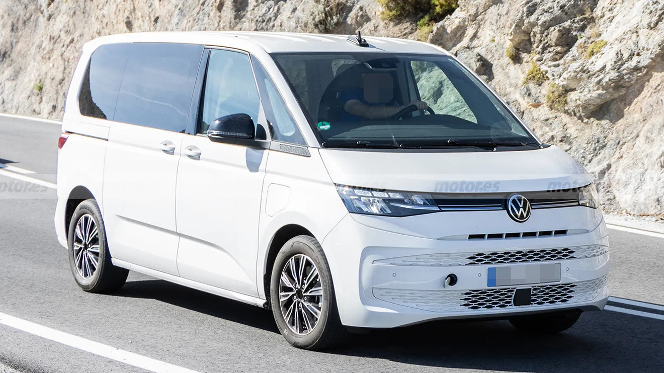 Volkswagen Multivan 2025 тестируется в гибридной версии