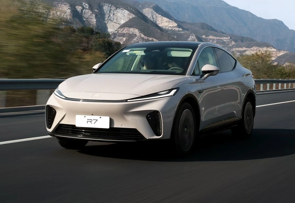 Названы цены первого кроссовера SAIC и Huawei