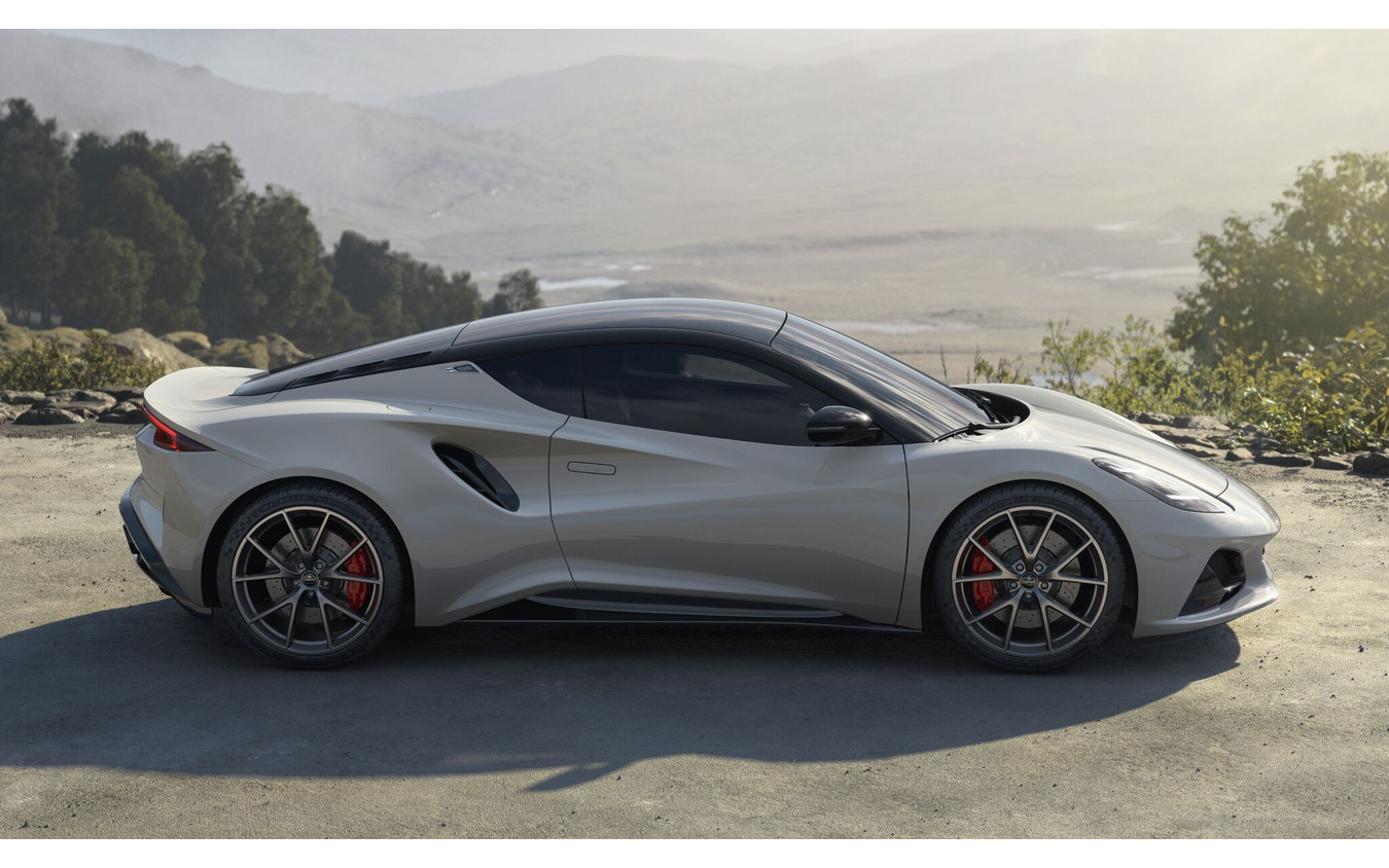 Lotus Emira Turbo SE 2025 представлен с мотором от Mercedes