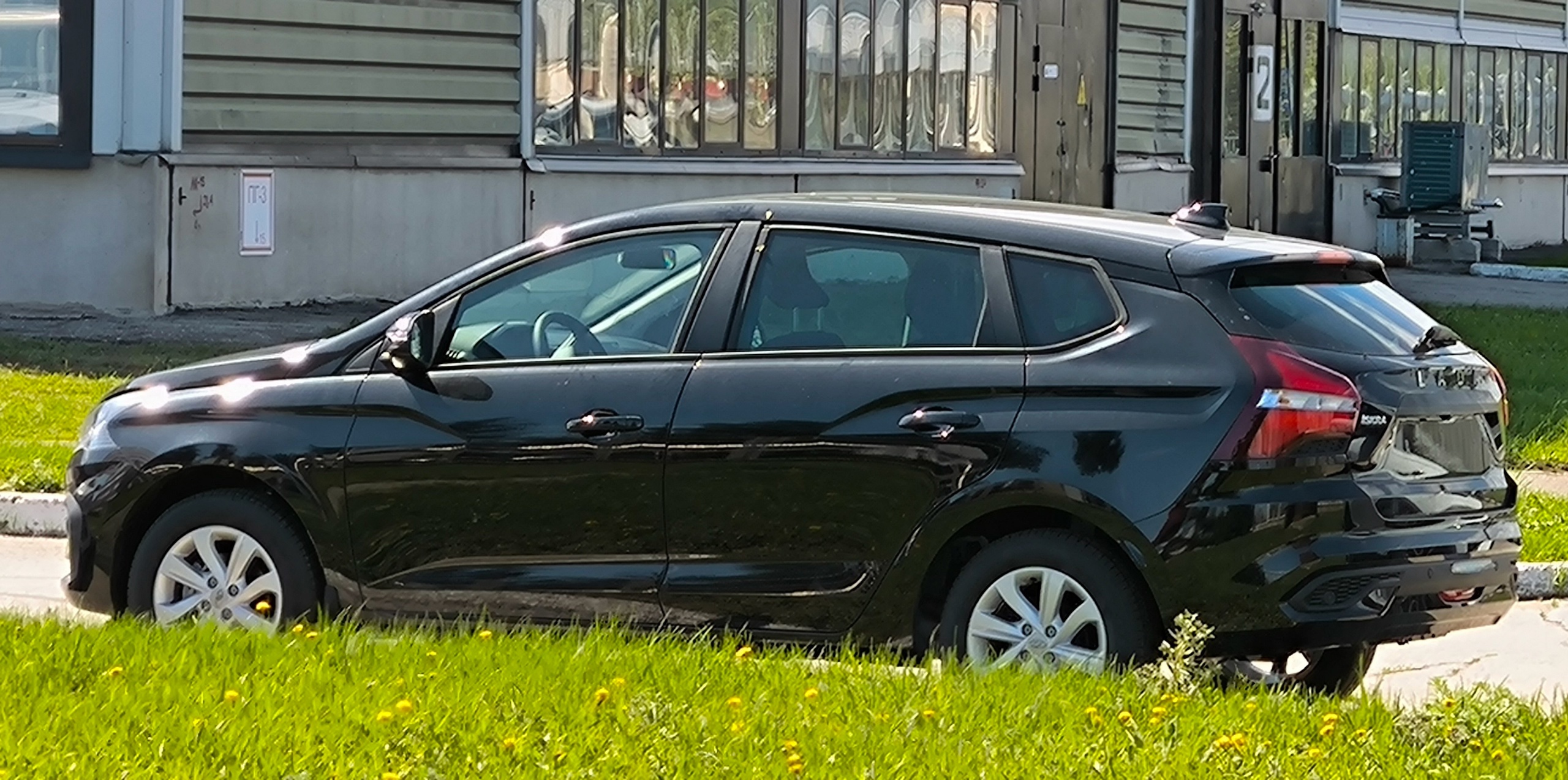 Lada Iskra SW 2025 в кузове универсал показали на фото впервые