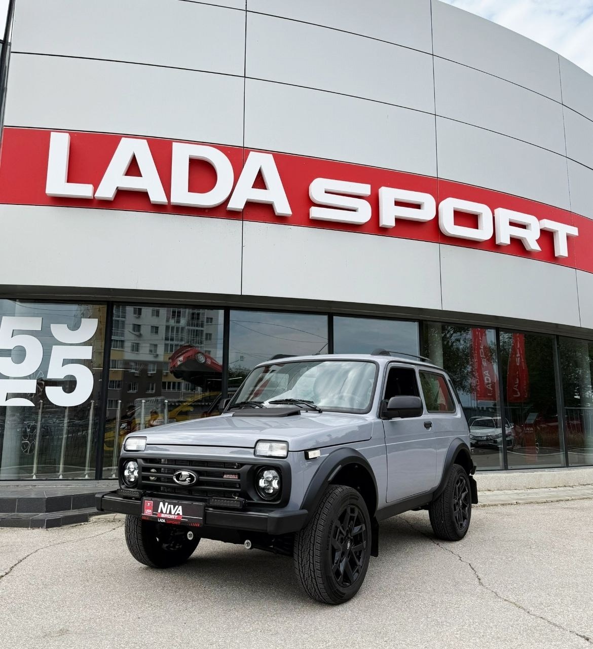 LADA Niva Sport 2025 получила новый оттенок "Тайфун"