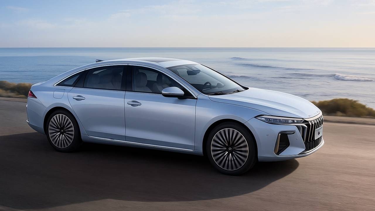 Roewe M7 DMH 2026: раскрыты характеристики и цены