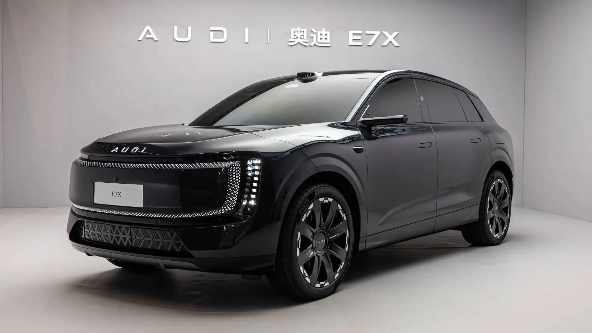 AUDI E7X: crossover with 751 km range debuts in Beijing